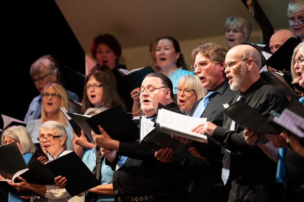 Redmond Community Choir prepares for Christmas shows | Redmond Spokesman