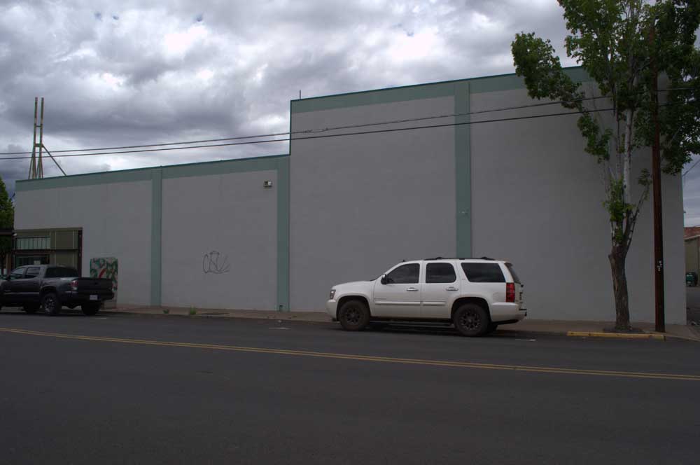 Mural brightens building in downtown Redmond | Redmond Spokesman