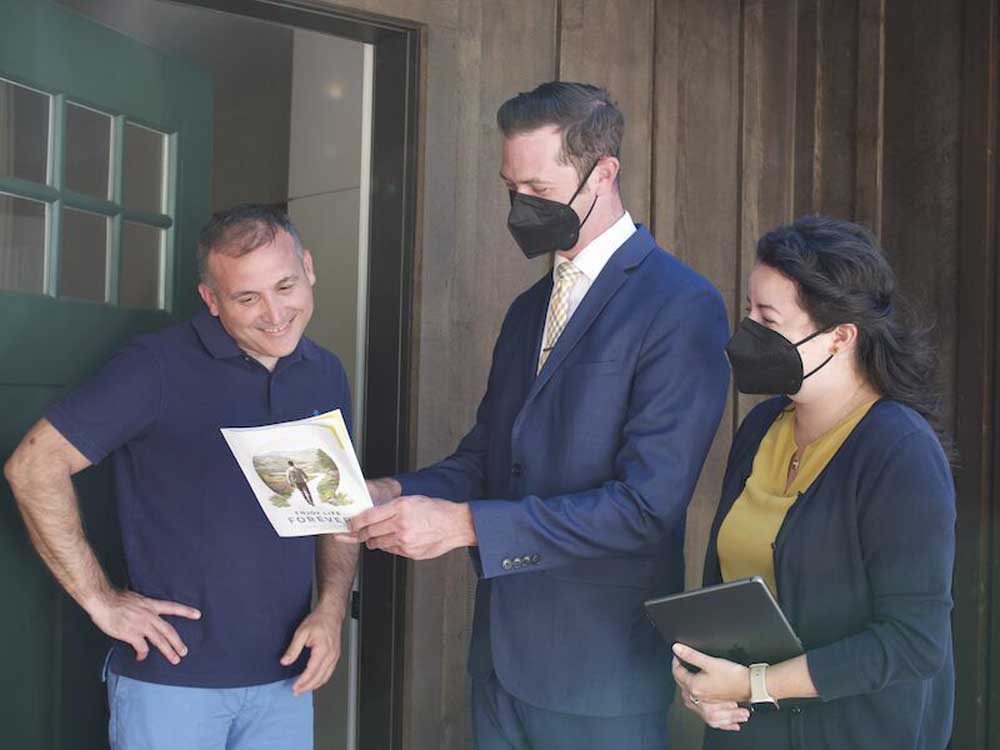 Local Jehovah’s Witness return to knocking on doors | Redmond Spokesman