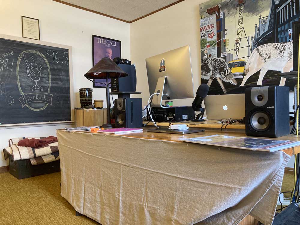 Jive Radio opens new studio in Sisters | Redmond Spokesman